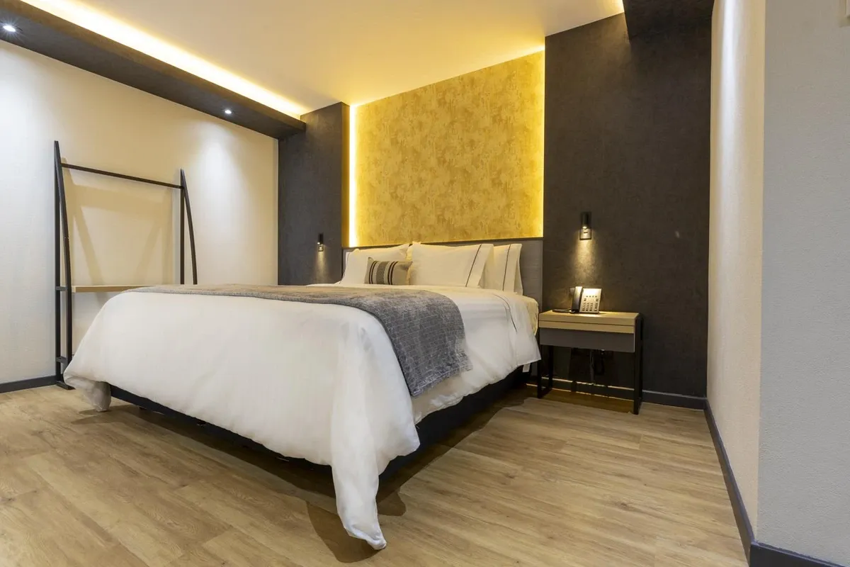 Chambre Simple Intérieure - Lit King & Confort Moderne | Hotel Catedral